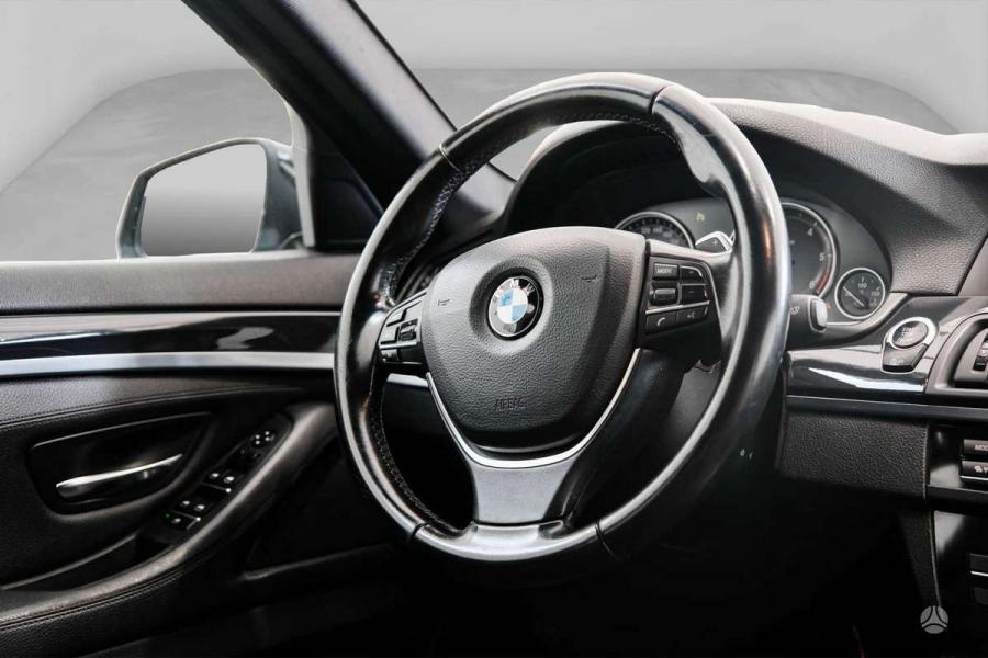 Melns BMW 520 2014 Kauņa, ar dzinēja tilpumu 2.00 L un nobraukumu 352 tūkst. km par 9990 €, foto 7 vietnē AUTOMOTO.COM.LV