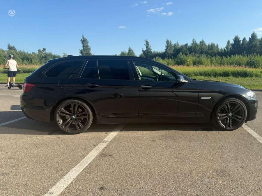 Melns BMW 520 2014 Panevēža, ar dzinēja tilpumu 2.00 L un nobraukumu 338 tūkst. km par 11700 €, foto 5 vietnē AUTOMOTO.COM.LV