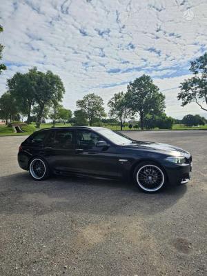 Black BMW 520 2014 in Kaunas, with an engine capacity of 2.00 L and mileage of 239 thousand km for 10700 €, photo 4 on AUTOMOTO.COM.LV