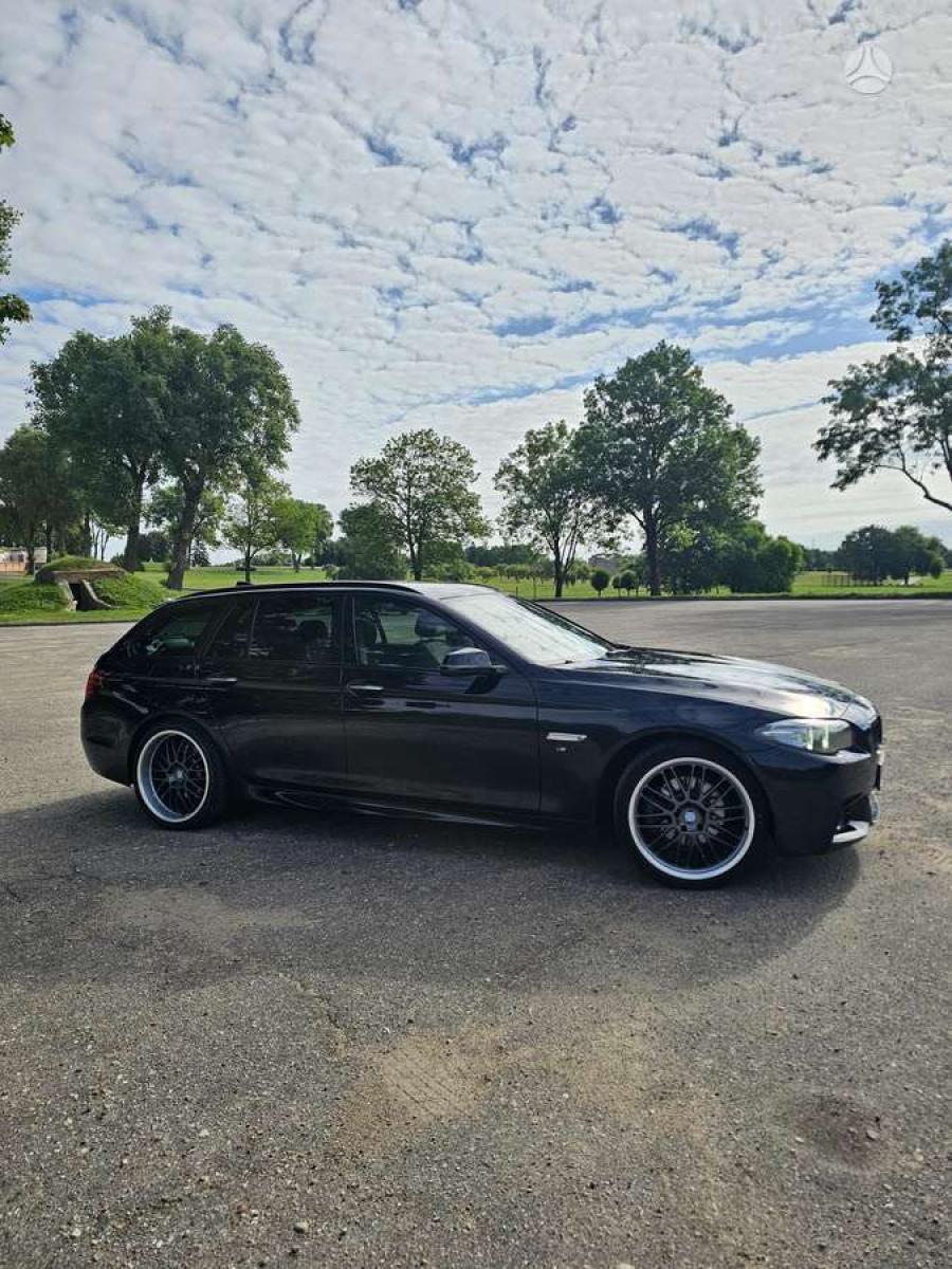 Black BMW 520 2014 in Kaunas, with an engine capacity of 2.00 L and mileage of 239 thousand km for 10700 €, photo 4 on AUTOMOTO.COM.LV
