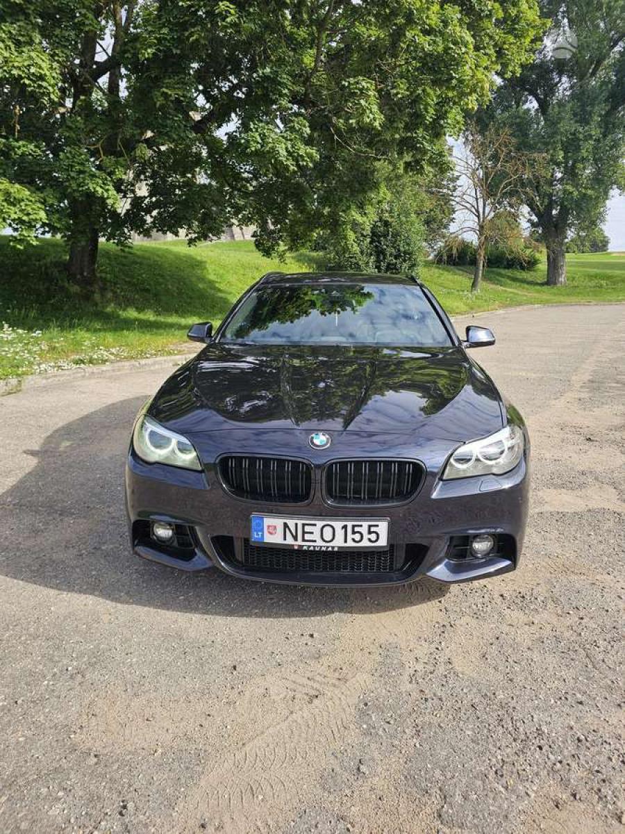 Black BMW 520 2014 in Kaunas, with an engine capacity of 2.00 L and mileage of 239 thousand km for 10700 €, photo 8 on AUTOMOTO.COM.LV