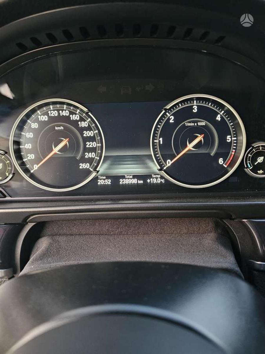 Black BMW 520 2014 in Kaunas, with an engine capacity of 2.00 L and mileage of 239 thousand km for 10700 €, photo 9 on AUTOMOTO.COM.LV