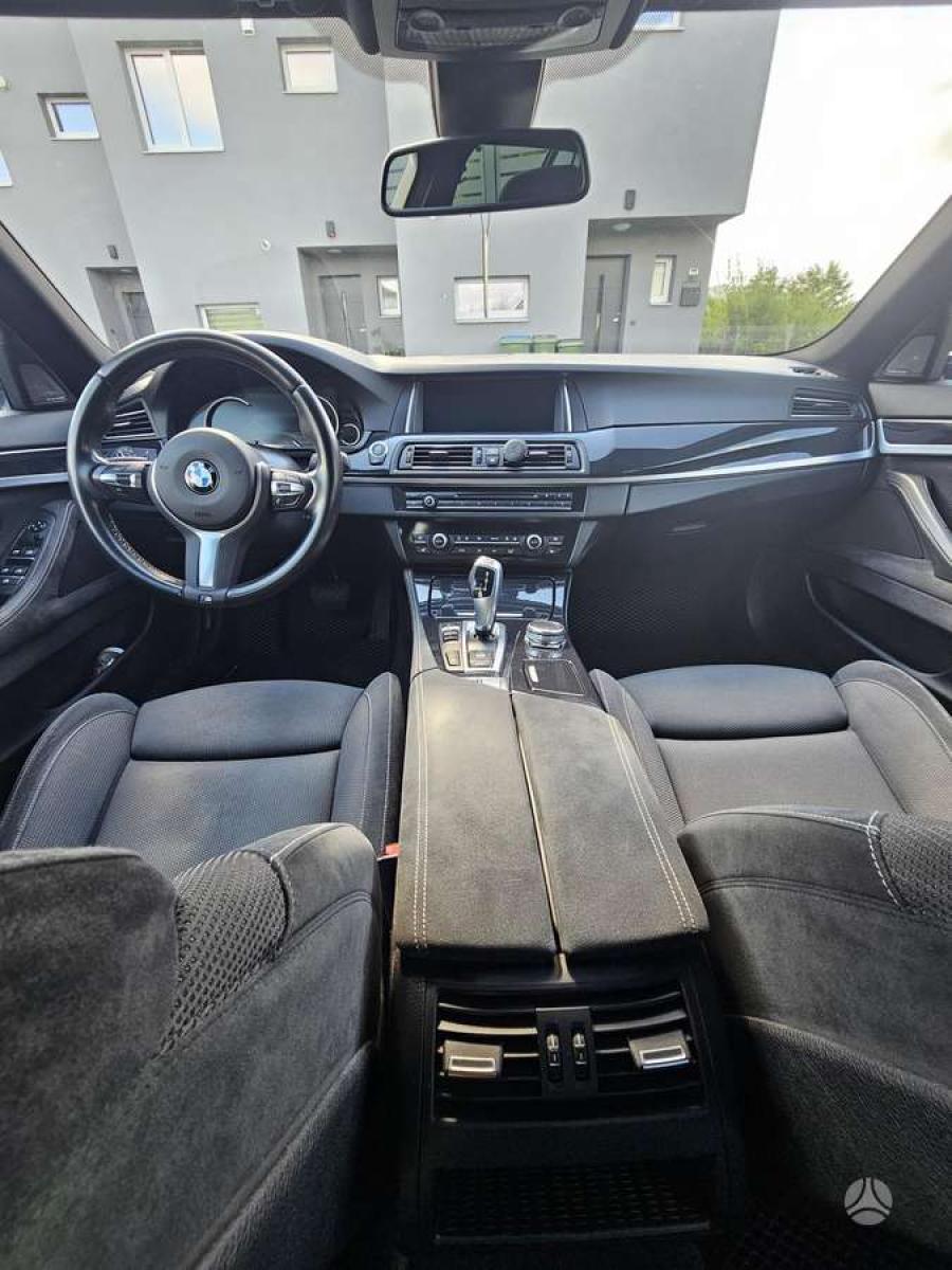 Black BMW 520 2014 in Kaunas, with an engine capacity of 2.00 L and mileage of 239 thousand km for 10700 €, photo 11 on AUTOMOTO.COM.LV