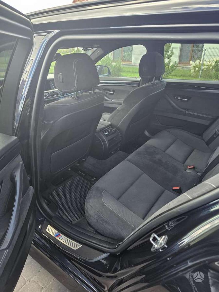Black BMW 520 2014 in Kaunas, with an engine capacity of 2.00 L and mileage of 239 thousand km for 10700 €, photo 13 on AUTOMOTO.COM.LV