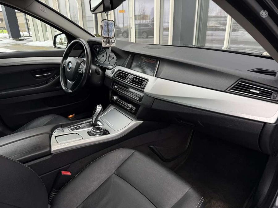 Black BMW 520 2014 in Vilnius, with an engine capacity of 2.00 L and mileage of 276 thousand km for 6900 €, photo 14 on AUTOMOTO.COM.LV