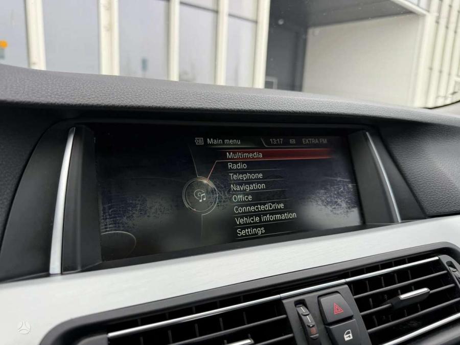 Black BMW 520 2014 in Vilnius, with an engine capacity of 2.00 L and mileage of 276 thousand km for 6900 €, photo 18 on AUTOMOTO.COM.LV