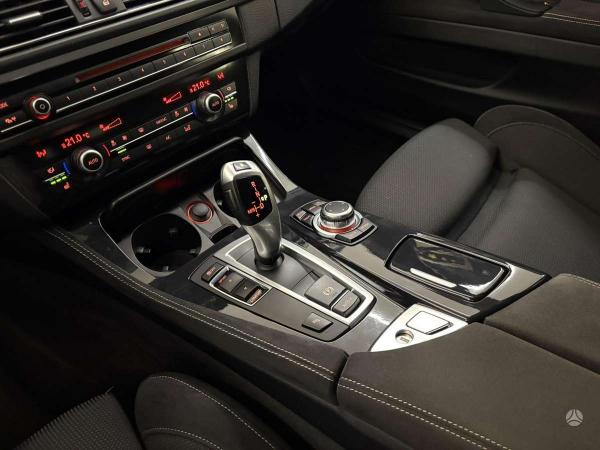 Melns BMW 520 2014 Marijampole, ar dzinēja tilpumu 2.00 L un nobraukumu 199 tūkst. km par 12350 €, foto 4 vietnē AUTOMOTO.COM.LV