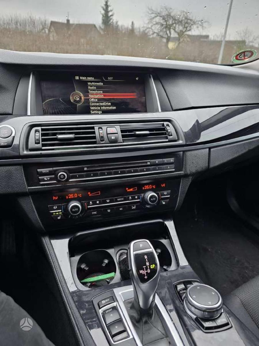 Melns BMW 520 2015 Jonava, ar dzinēja tilpumu 2.00 L un nobraukumu 290 tūkst. km par 9999 €, foto 25 vietnē AUTOMOTO.COM.LV