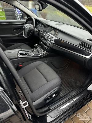 Black BMW 520 2015 in Kaunas, with an engine capacity of 2.00 L and mileage of 301 thousand km for 7300 €, photo 11 on AUTOMOTO.COM.LV