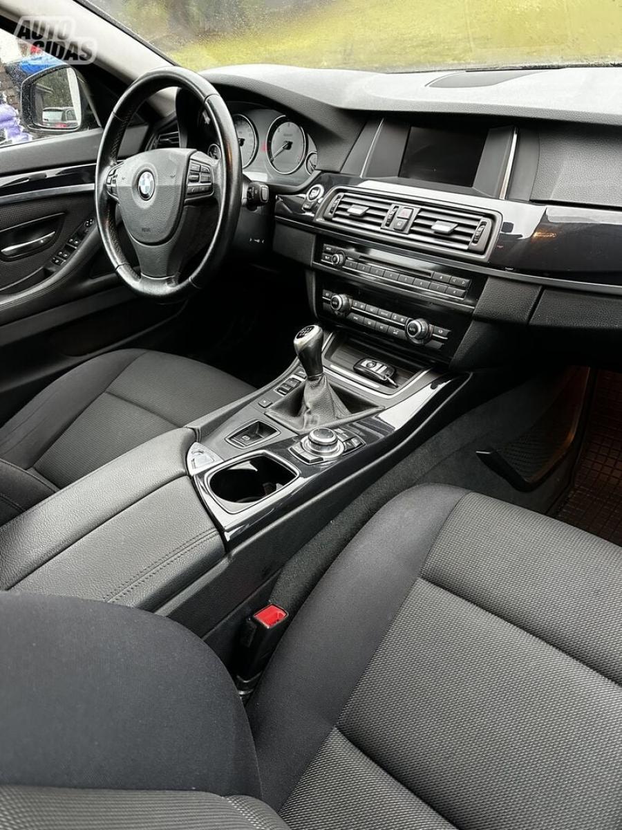 Black BMW 520 2015 in Kaunas, with an engine capacity of 2.00 L and mileage of 301 thousand km for 7300 €, photo 15 on AUTOMOTO.COM.LV