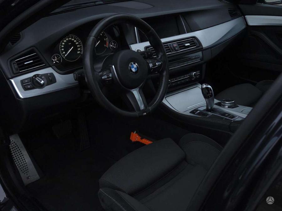 Melns BMW 520 2015 Kauņa, ar dzinēja tilpumu 2.00 L un nobraukumu 300 tūkst. km par 11999 €, foto 7 vietnē AUTOMOTO.COM.LV