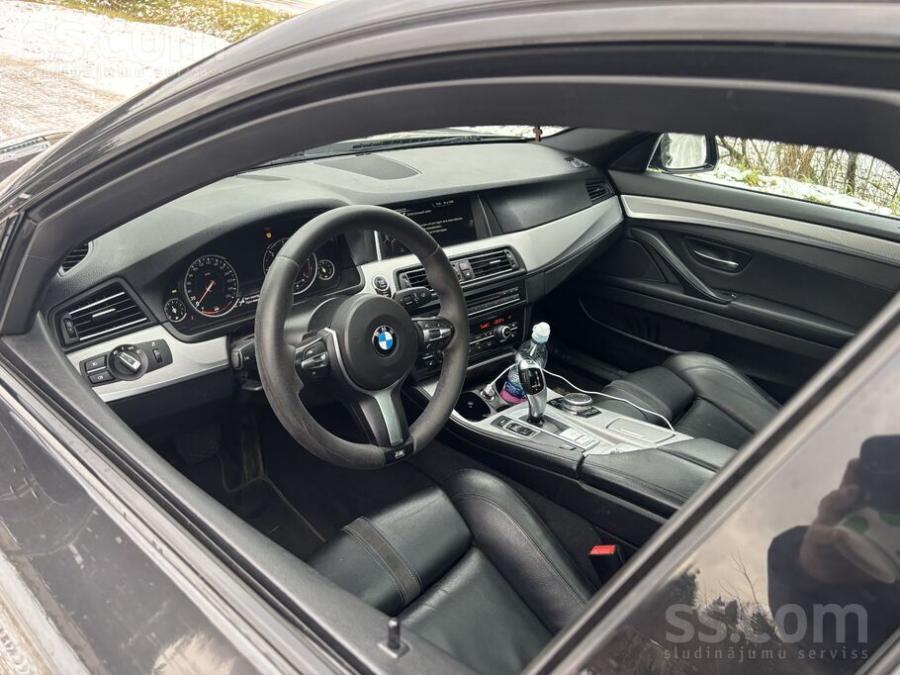 Black BMW 520 2015 in Valmiera, with an engine capacity of 2.00 L and mileage of 338 thousand km for 12000 €, photo 6 on AUTOMOTO.COM.LV