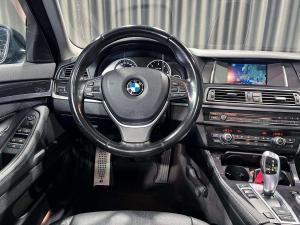 Melns BMW 520 2015 Marijampole, ar dzinēja tilpumu 2.00 L un nobraukumu 270 tūkst. km par 9250 €, foto 16 vietnē AUTOMOTO.COM.LV