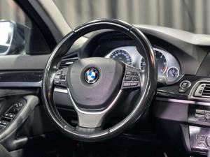 Melns BMW 520 2015 Marijampole, ar dzinēja tilpumu 2.00 L un nobraukumu 270 tūkst. km par 9250 €, foto 17 vietnē AUTOMOTO.COM.LV