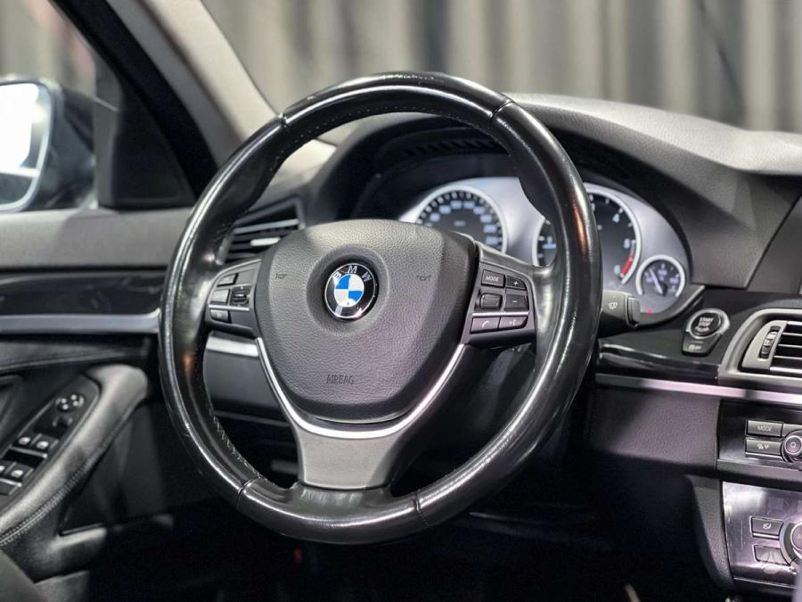 Melns BMW 520 2015 Marijampole, ar dzinēja tilpumu 2.00 L un nobraukumu 270 tūkst. km par 9250 €, foto 17 vietnē AUTOMOTO.COM.LV