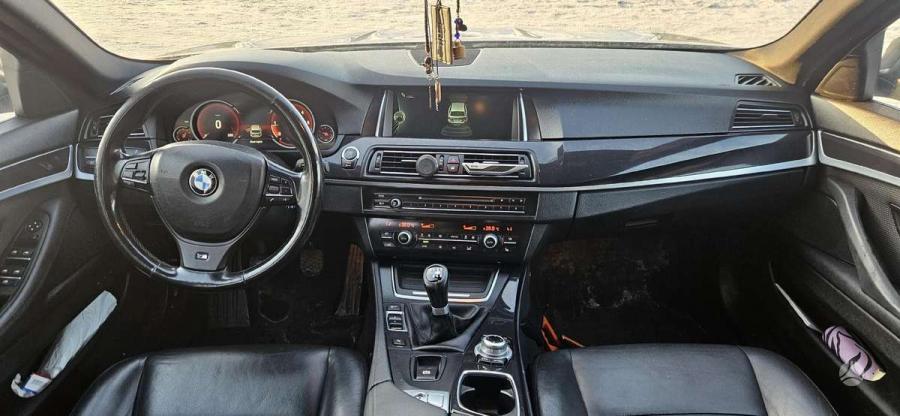 Black BMW 520 2015 in Taurage, with an engine capacity of 2.00 L and mileage of 375 thousand km for 8200 €, photo 11 on AUTOMOTO.COM.LV