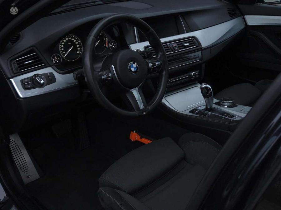 Melns BMW 520 2015 Kauņa, ar dzinēja tilpumu 2.00 L un nobraukumu 300 tūkst. km par 11999 €, foto 7 vietnē AUTOMOTO.COM.LV