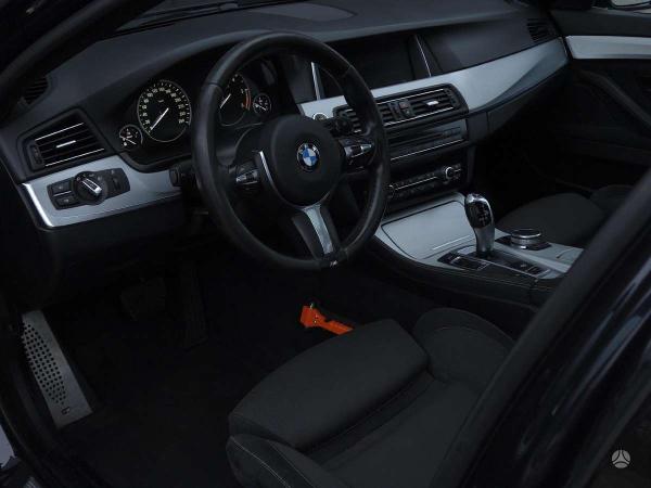 Melns BMW 520 2015 Kauņa, ar dzinēja tilpumu 2.00 L un nobraukumu 300 tūkst. km par 11990 €, foto 7 vietnē AUTOMOTO.COM.LV