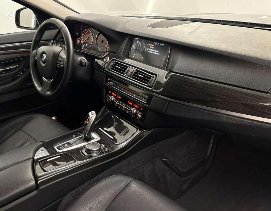 Black BMW 520 2015 in Marijampole, with an engine capacity of 2.00 L and mileage of 270 thousand km for 11750 €, photo 11 on AUTOMOTO.COM.LV