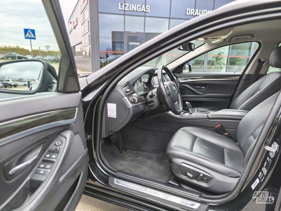Black BMW 520 2015 in Siauliai, with an engine capacity of 2.00 L and mileage of 295 thousand km for 10500 €, photo 12 on AUTOMOTO.COM.LV