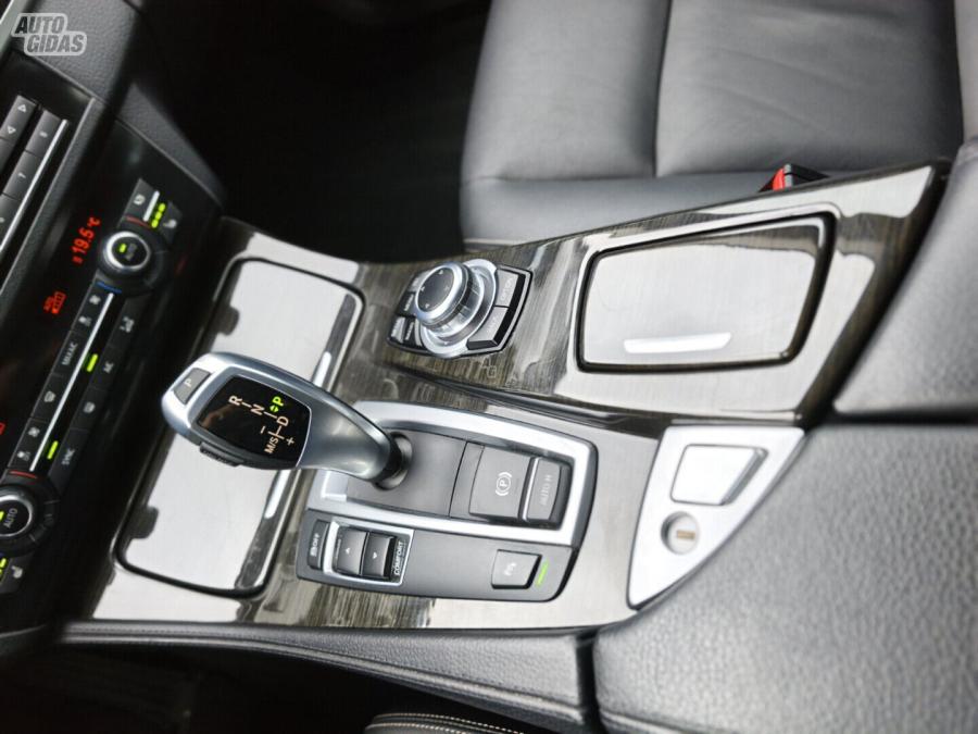 Black BMW 520 2015 in Siauliai, with an engine capacity of 2.00 L and mileage of 295 thousand km for 10500 €, photo 19 on AUTOMOTO.COM.LV