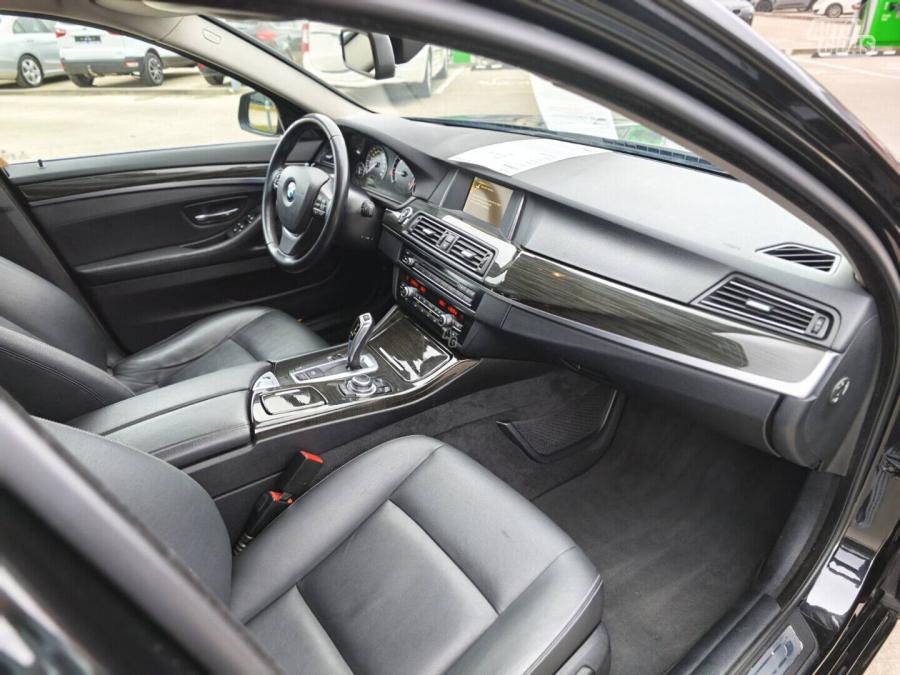Black BMW 520 2015 in Siauliai, with an engine capacity of 2.00 L and mileage of 295 thousand km for 10500 €, photo 20 on AUTOMOTO.COM.LV