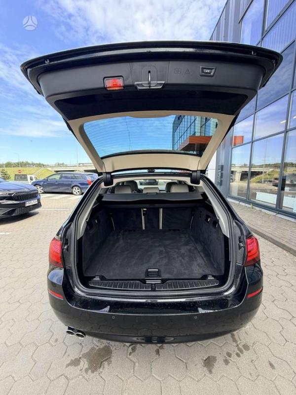 Black BMW 520 2015 in Vilnius, with an engine capacity of 2.00 L and mileage of 291 thousand km for 10900 €, photo 10 on AUTOMOTO.COM.LV