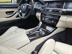 Melns BMW 520 2015 Rīga, ar dzinēja tilpumu 2.00 L un nobraukumu 315 tūkst. km par 11890 €, foto 20 vietnē AUTOMOTO.COM.LV