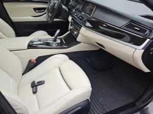 Melns BMW 520 2015 Rīga, ar dzinēja tilpumu 2.00 L un nobraukumu 315 tūkst. km par 11890 €, foto 22 vietnē AUTOMOTO.COM.LV