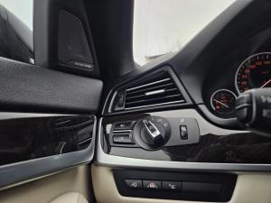 Melns BMW 520 2015 Rīga, ar dzinēja tilpumu 2.00 L un nobraukumu 315 tūkst. km par 11890 €, foto 35 vietnē AUTOMOTO.COM.LV
