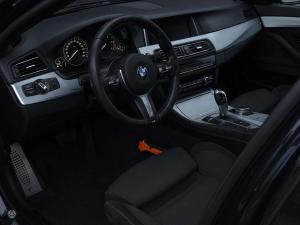 Black BMW 520 2015 in Kaunas, with an engine capacity of 2.00 L and mileage of 300 thousand km for 10999 €, photo 10 on AUTOMOTO.COM.LV