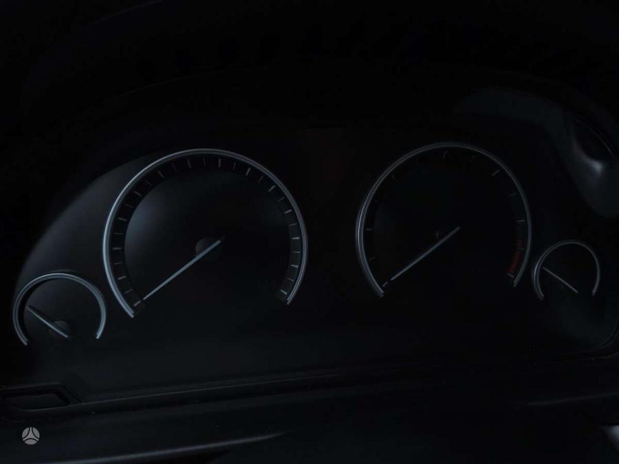 Black BMW 520 2015 in Kaunas, with an engine capacity of 2.00 L and mileage of 300 thousand km for 10999 €, photo 25 on AUTOMOTO.COM.LV