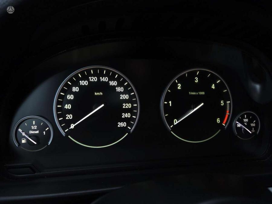 Black BMW 520 2015 in Kaunas, with an engine capacity of 2.00 L and mileage of 300 thousand km for 10999 €, photo 26 on AUTOMOTO.COM.LV
