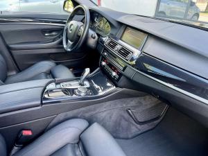Melns BMW 520 2015 Kauņa, ar dzinēja tilpumu 2.00 L un nobraukumu 287 tūkst. km par 11290 €, foto 17 vietnē AUTOMOTO.COM.LV