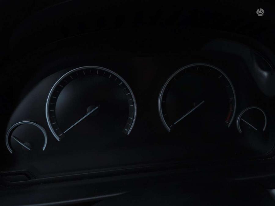 Black BMW 520 2015 in Kaunas, with an engine capacity of 2.00 L and mileage of 300 thousand km for 10999 €, photo 25 on AUTOMOTO.COM.LV
