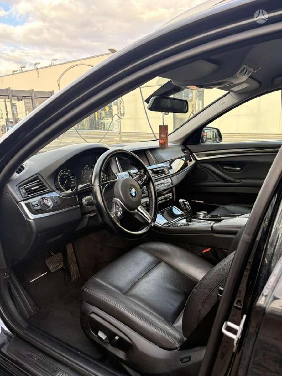 Black BMW 520 2015 in Kaunas, with an engine capacity of 2.00 L and mileage of 381 thousand km for 11300 €, photo 7 on AUTOMOTO.COM.LV