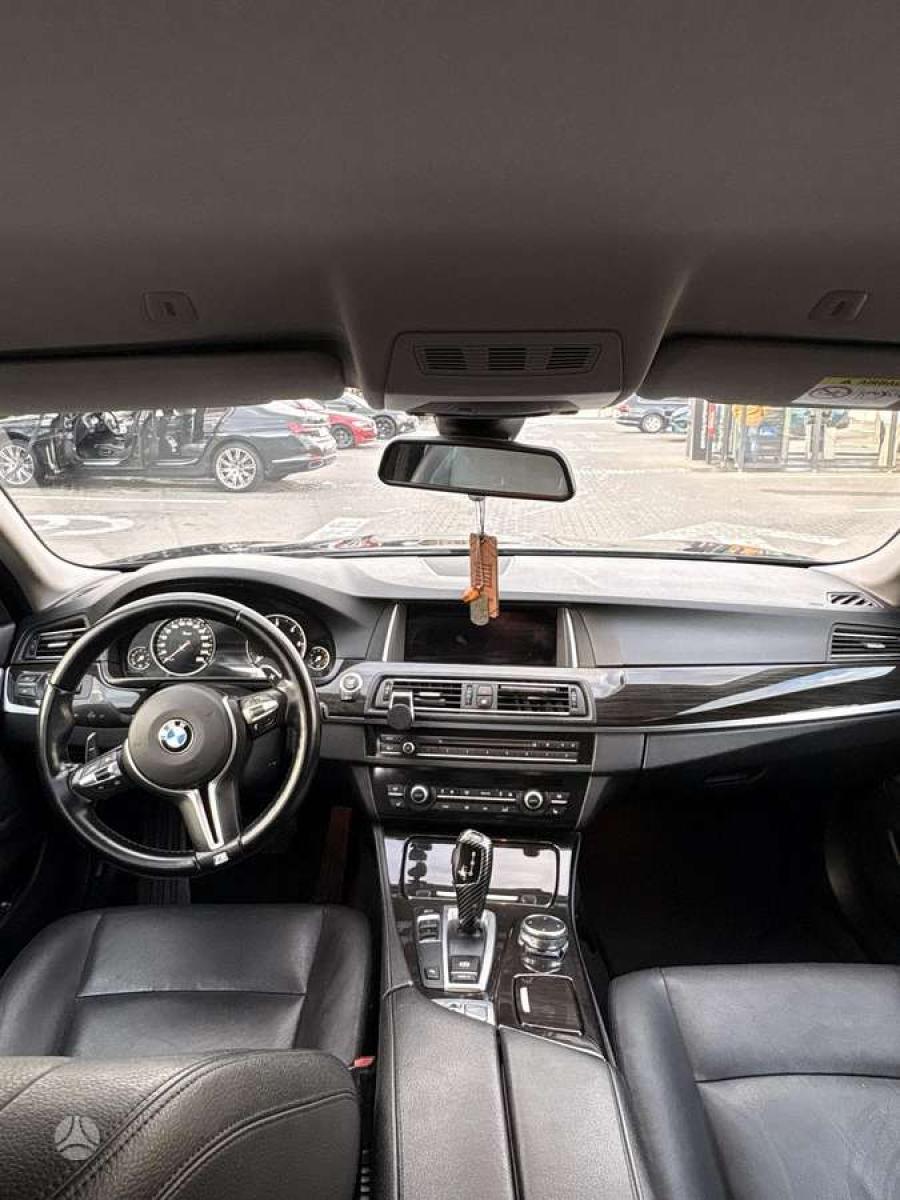 Black BMW 520 2015 in Kaunas, with an engine capacity of 2.00 L and mileage of 381 thousand km for 11300 €, photo 8 on AUTOMOTO.COM.LV