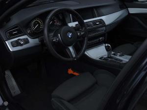 Black BMW 520 2015 in Kaunas, with an engine capacity of 2.00 L and mileage of 300 thousand km for 10999 €, photo 10 on AUTOMOTO.COM.LV