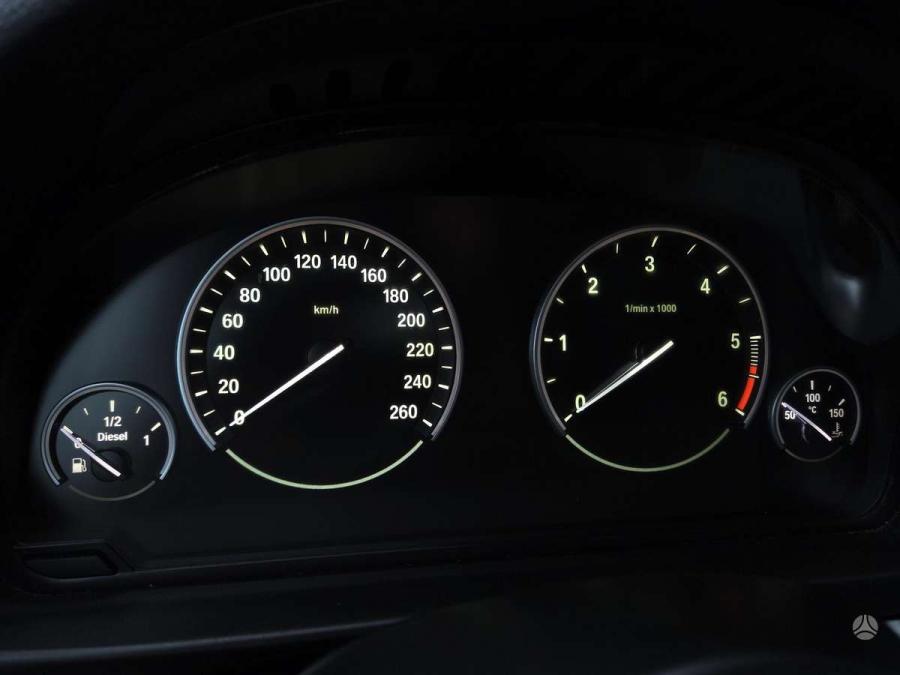 Black BMW 520 2015 in Kaunas, with an engine capacity of 2.00 L and mileage of 300 thousand km for 10999 €, photo 26 on AUTOMOTO.COM.LV