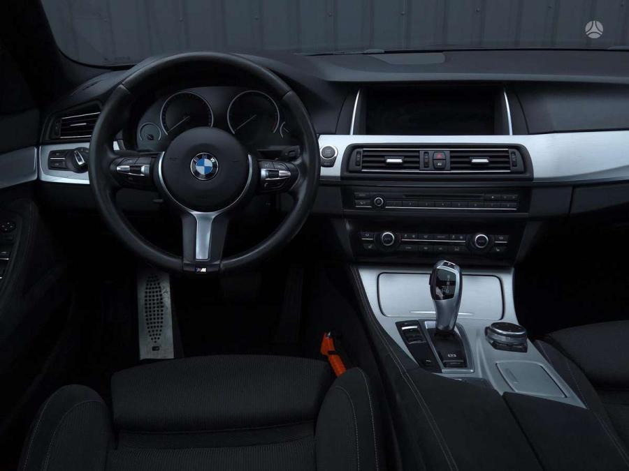 Black BMW 520 2015 in Kaunas, with an engine capacity of 2.00 L and mileage of 300 thousand km for 10650 €, photo 24 on AUTOMOTO.COM.LV