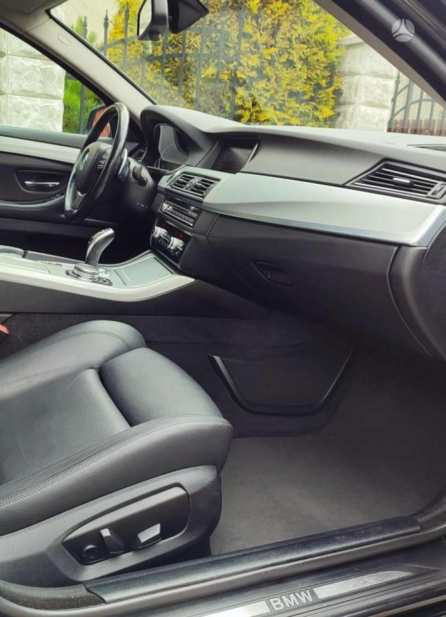 Melns BMW 520 2015 Marijampole, ar dzinēja tilpumu 2.00 L un nobraukumu 320 tūkst. km par 10800 €, foto 23 vietnē AUTOMOTO.COM.LV