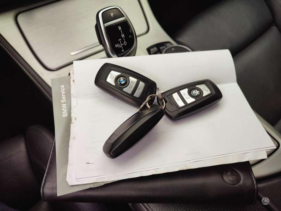 Melns BMW 520 2015 Marijampole, ar dzinēja tilpumu 2.00 L un nobraukumu 320 tūkst. km par 10800 €, foto 32 vietnē AUTOMOTO.COM.LV