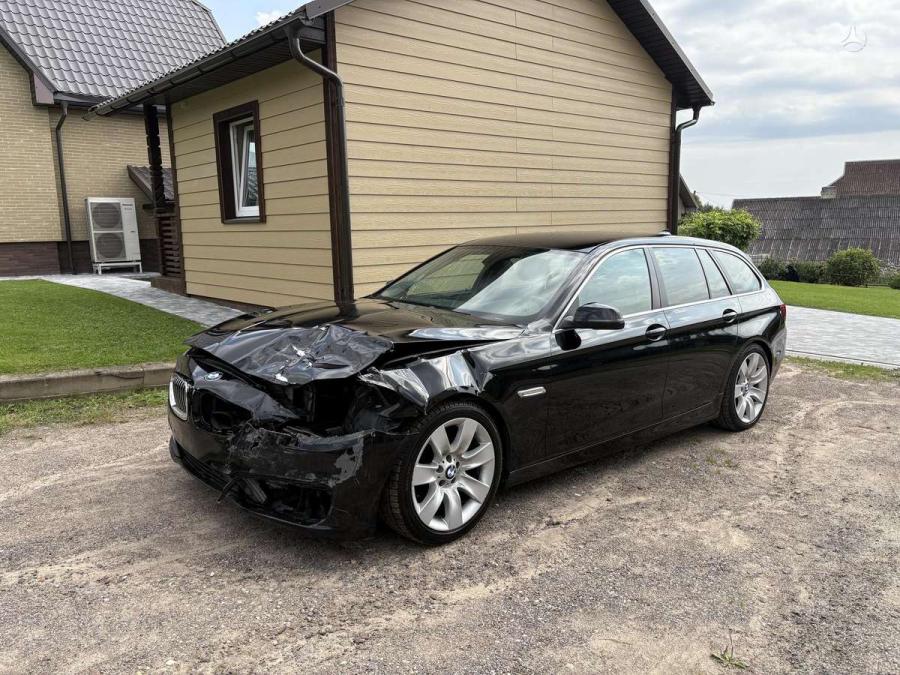 Melns BMW 520 2015 Raseiniai, ar dzinēja tilpumu 2.00 L un nobraukumu 330 tūkst. km par 3700 €, foto 5 vietnē AUTOMOTO.COM.LV