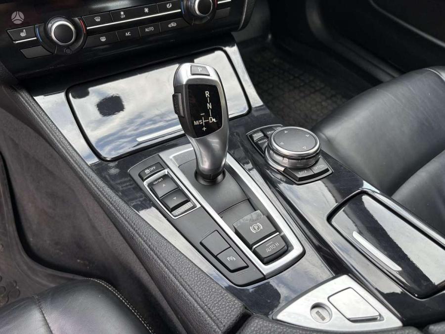 Melns BMW 520 2015 Raseiniai, ar dzinēja tilpumu 2.00 L un nobraukumu 330 tūkst. km par 3700 €, foto 19 vietnē AUTOMOTO.COM.LV