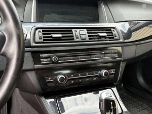Melns BMW 520 2015 Raseiniai, ar dzinēja tilpumu 2.00 L un nobraukumu 330 tūkst. km par 3700 €, foto 20 vietnē AUTOMOTO.COM.LV
