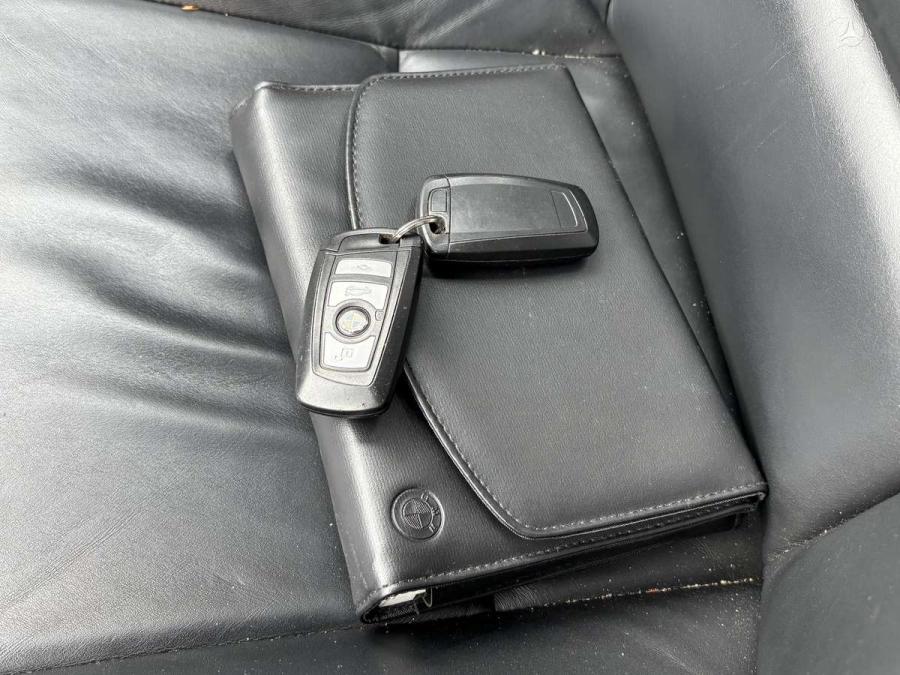 Melns BMW 520 2015 Raseiniai, ar dzinēja tilpumu 2.00 L un nobraukumu 330 tūkst. km par 3700 €, foto 21 vietnē AUTOMOTO.COM.LV