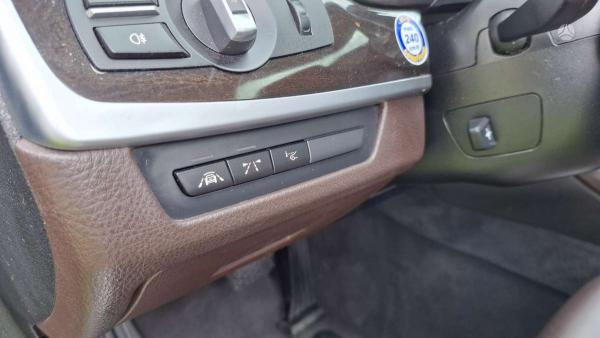 Black BMW 520 2015 in Ignalina, with an engine capacity of 2.99 L and mileage of 283 thousand km for 11200 €, photo 10 on AUTOMOTO.COM.LV