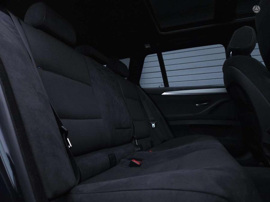 Black BMW 520 2015 in Kaunas, with an engine capacity of 2.00 L and mileage of 300 thousand km for 10999 €, photo 14 on AUTOMOTO.COM.LV