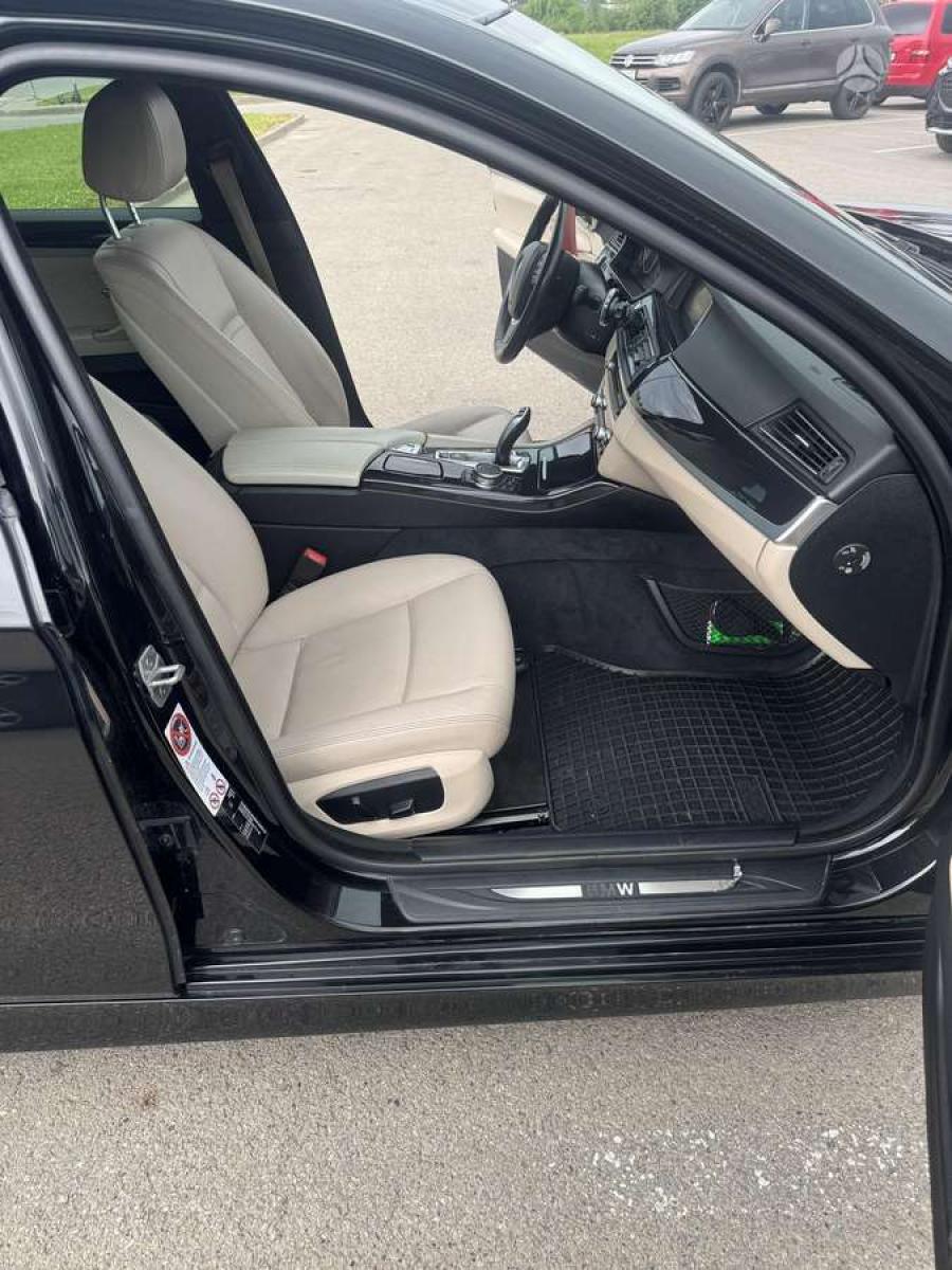 Black BMW 520 2015 in Kedainiai, with an engine capacity of 2.00 L and mileage of 345 thousand km for 8500 €, photo 11 on AUTOMOTO.COM.LV