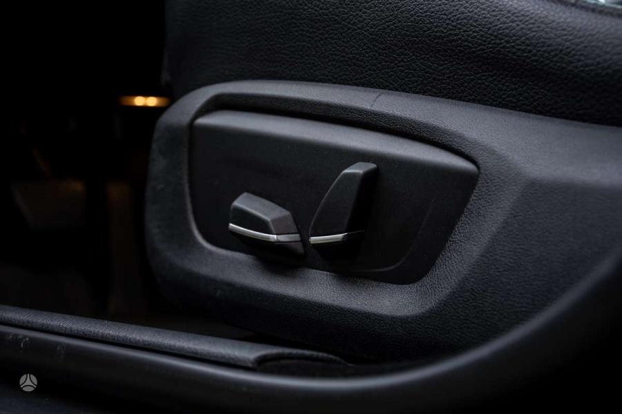 Black BMW 520 2015 in Vilnius, with an engine capacity of 2.00 L and mileage of 275 thousand km for 11399 €, photo 12 on AUTOMOTO.COM.LV